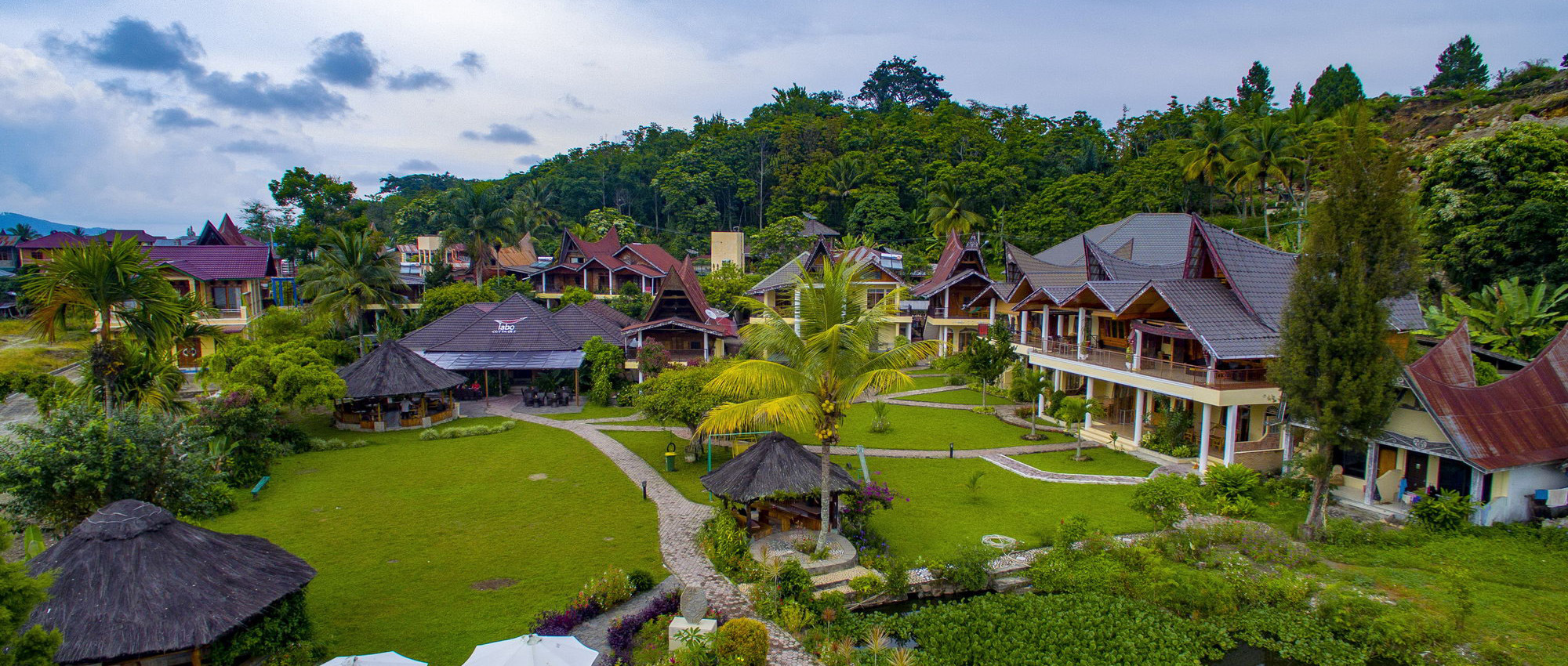 9 Hotel di Parapat yang Ada Kolam Renang. Adem dan Segar