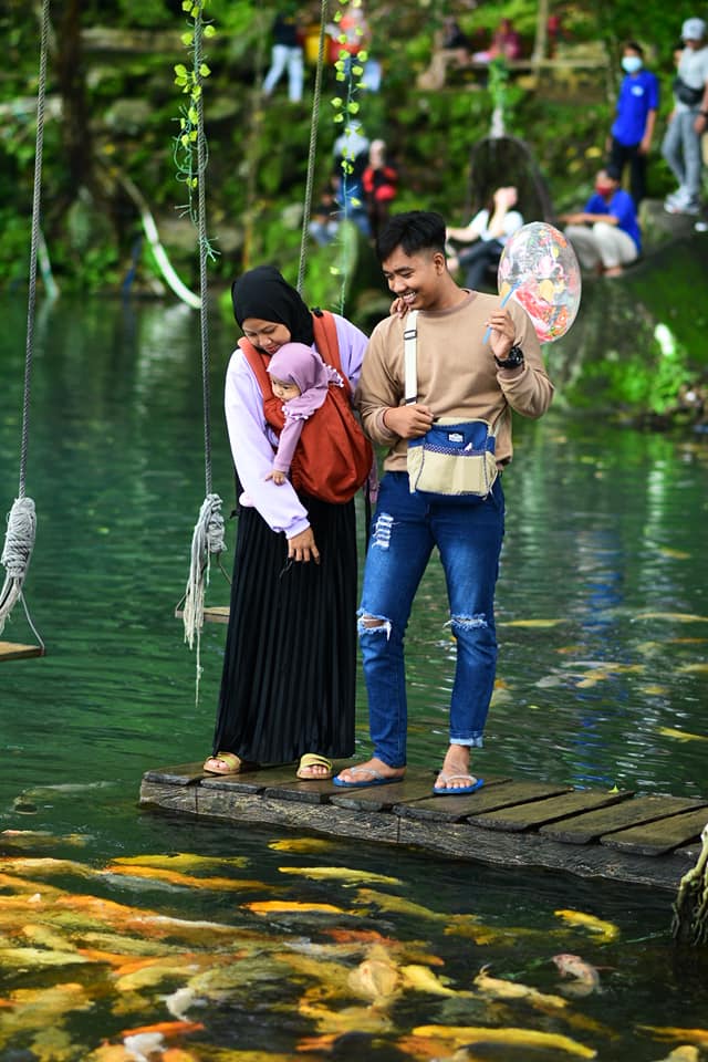 Review Tiket Masuk Telaga Biru Kuningan dan Daya Tariknya - IndoHolidayTourGuide