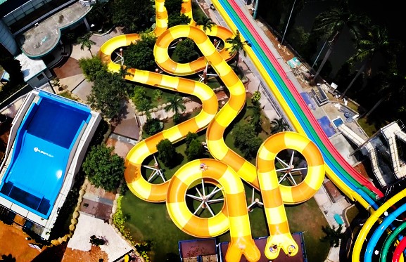 Review Waterboom Pondok Indah. Wahana Wisata Terlengkap Dan Harga ...