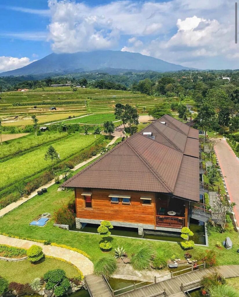 Review Padi Resort Pancawati, Fasilitas dan Harga Sewanya ...