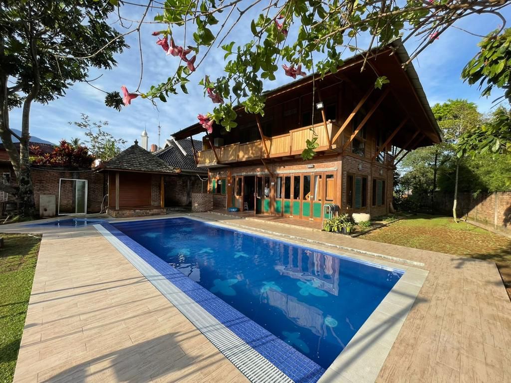 8 Villa Puncak Murah Ada Kolam Renang. Nomor 7 Paling Seru ...